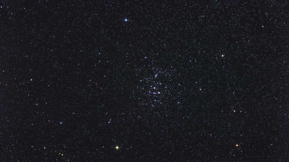 See the moon and Mars buzz a cosmic Beehive this weekend | Space
