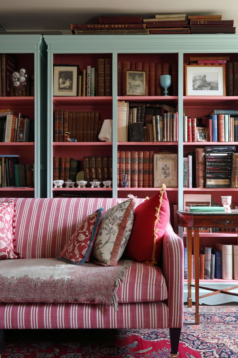 Decorating shelves: 13 ideas for beautiful arrangements | Homes and Gardens