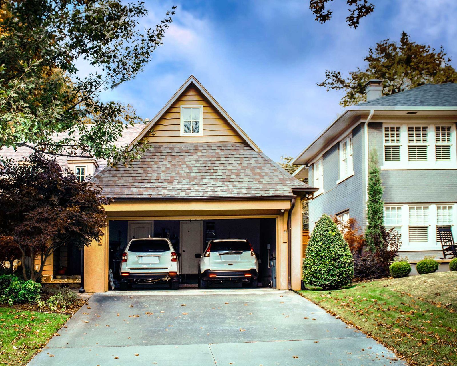 How to keep spiders out of the garage: 5 pro-approved ways | Homes and ...