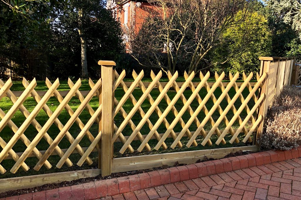 Small Fence Ideas to Zone, Divide and Define Your Garden | Homebuilding