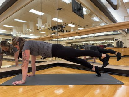 You only need five minutes to build strength and develop your core with ...