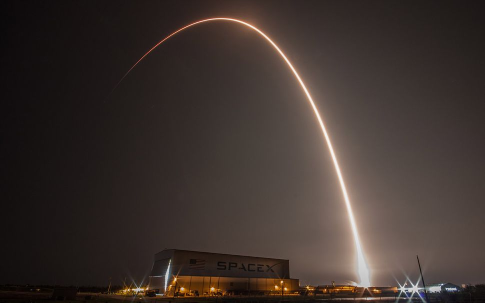 Pre-Flown SpaceX Rocket Launches Commercial Communications Satellite ...