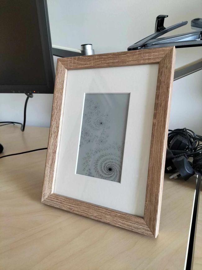 Raspberry Pi Zero Used in Fractal Art Picture Frame | Tom's Hardware