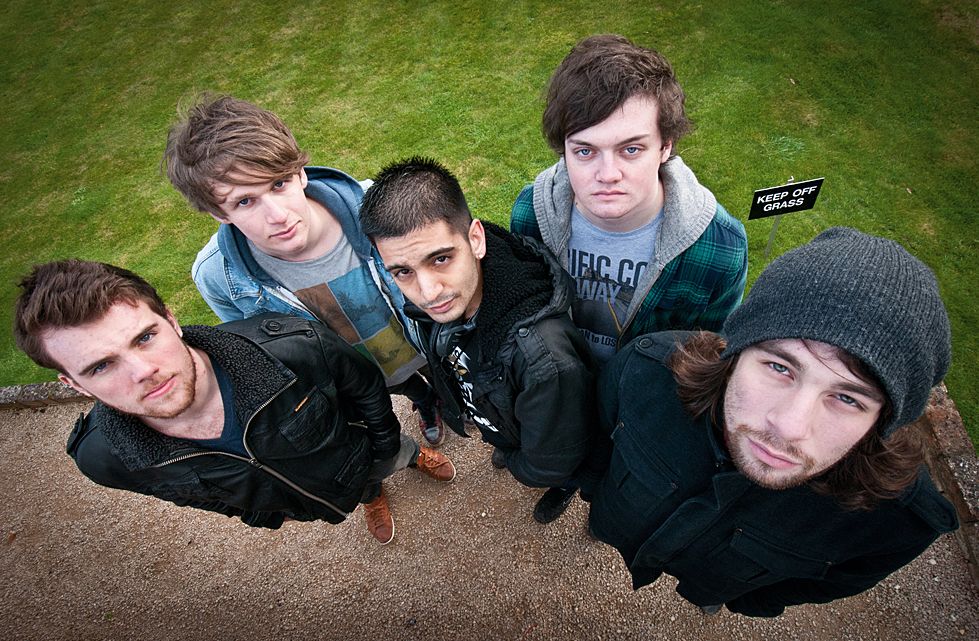 Take a great group photograph: tips for posing perfect people shots ...