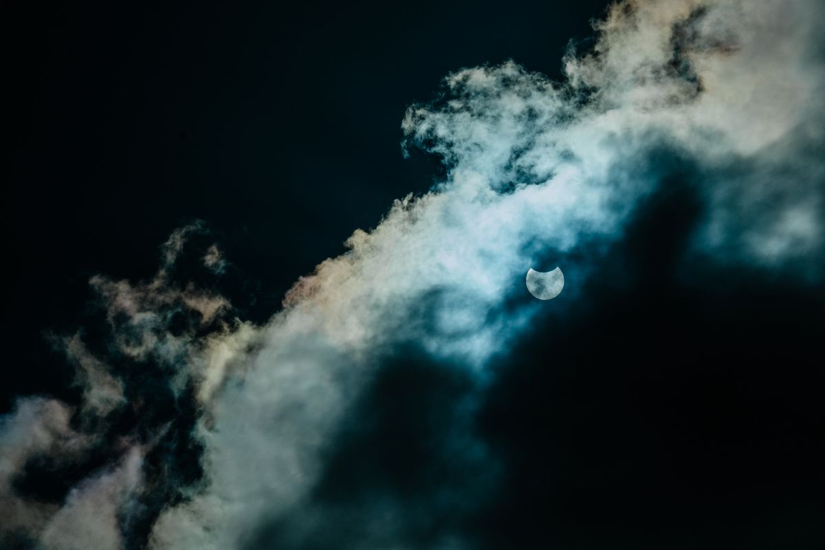 Partial solar eclipse delights skywatchers around the world (photos ...