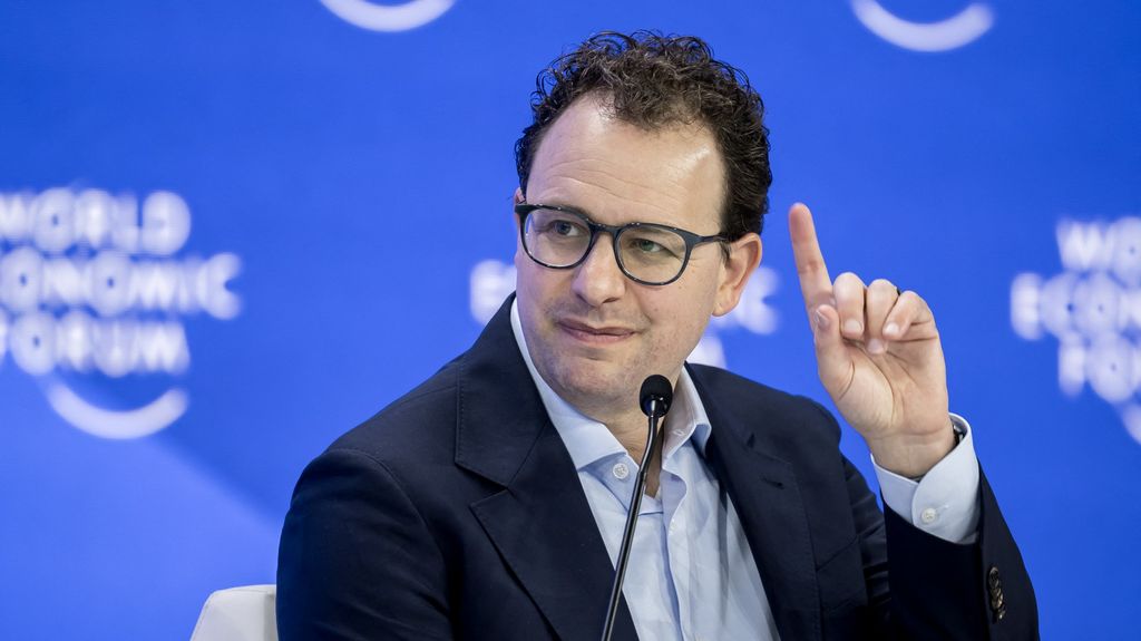 Anthropic CEO: AI will cut 50% of entry-level jobs for Gen Z | Windows ...