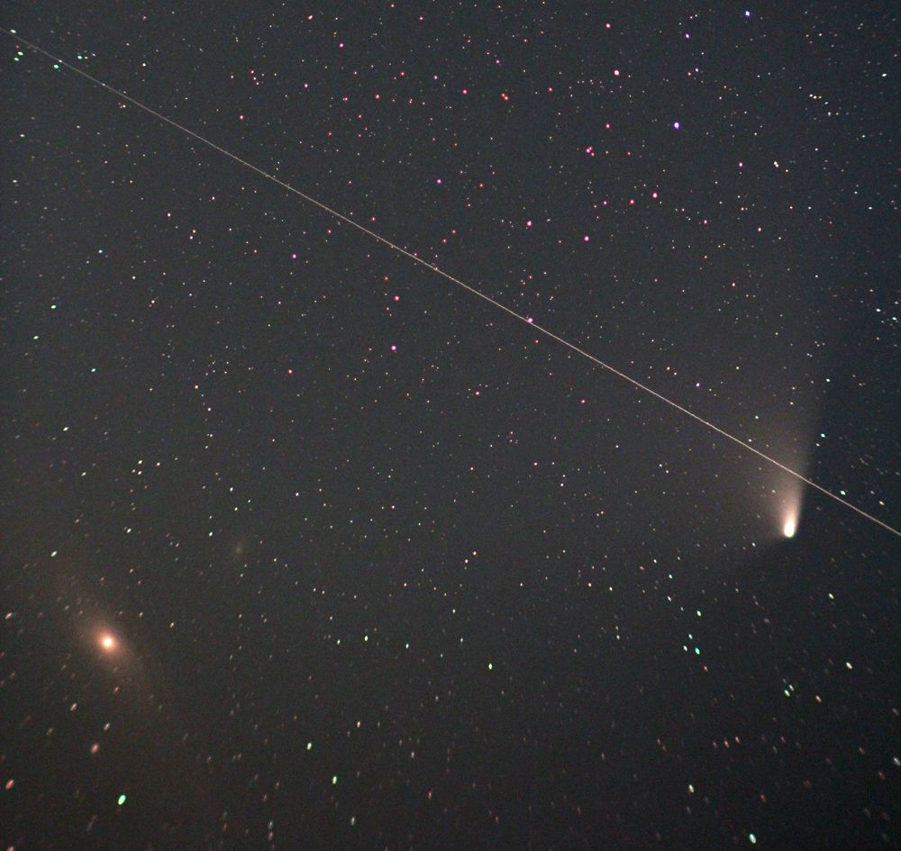 Capturing a Comet-Galaxy Conjunction | Space