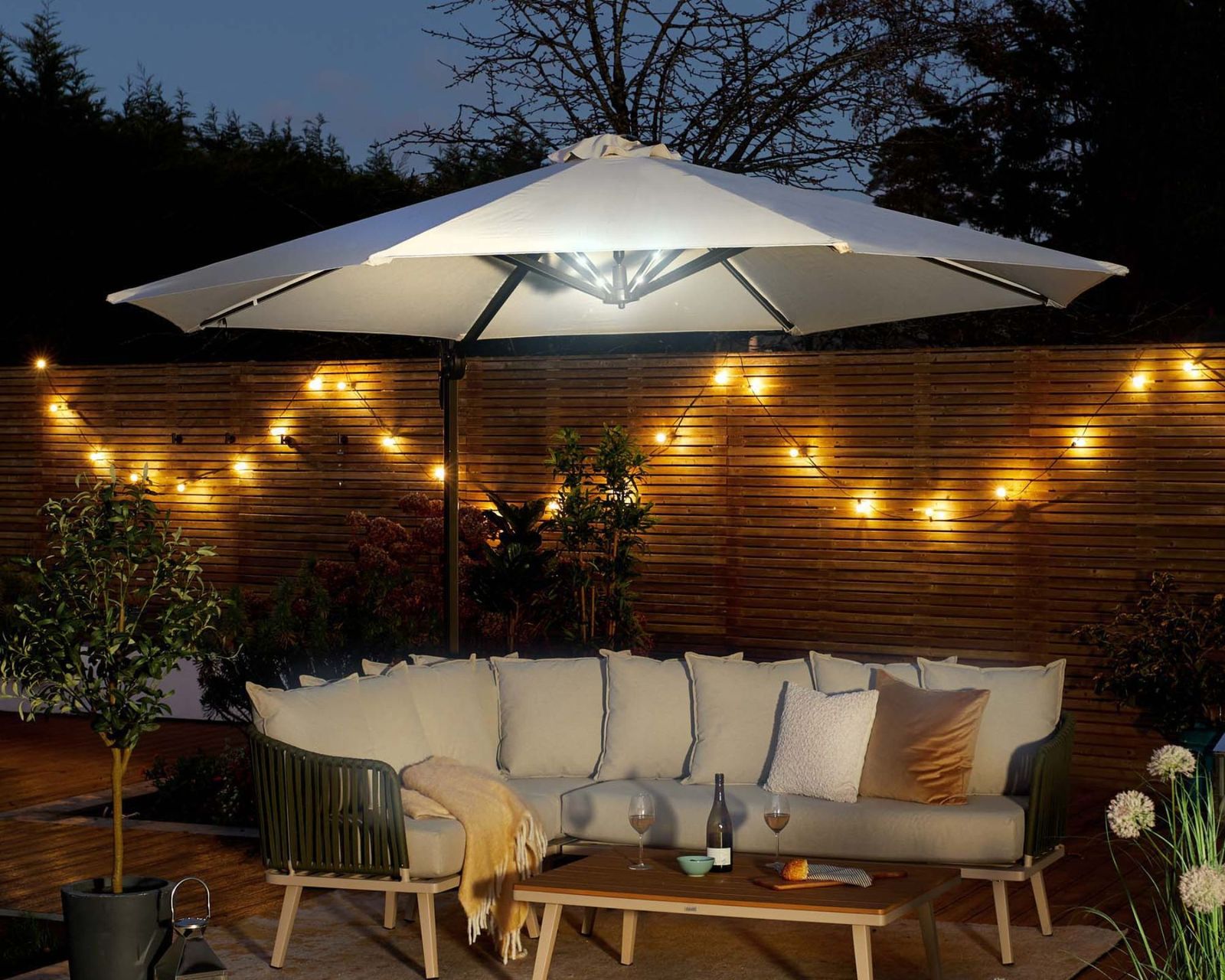 Best solar garden features to enhance your outdoor space | Homes and ...