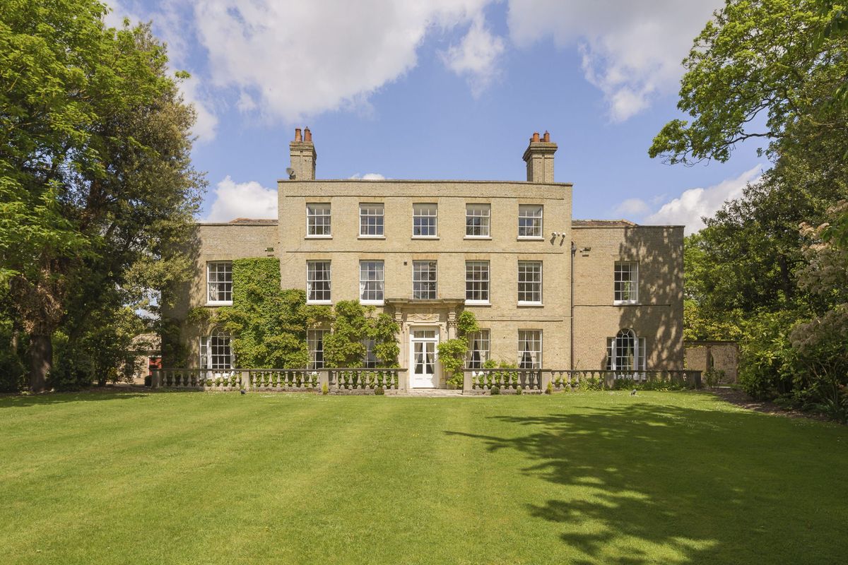 A light and beautiful country house near Cambridge with a spectacular ...