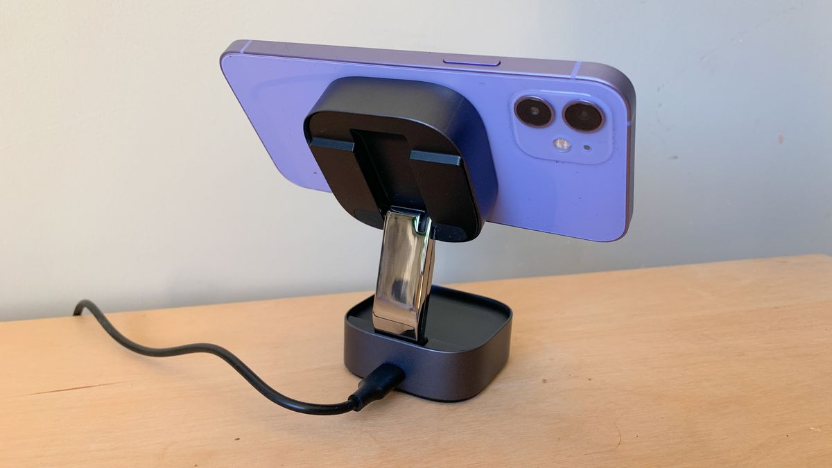 Ugreen 15W MagFlow MagSafe 2-in-1 Charger review: Fast and portable ...