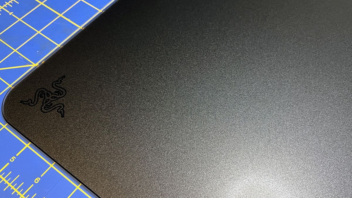 Razer Atlas Hands-On: Who Knew I Needed a $100 Glass Mouse Pad? | Tom's ...