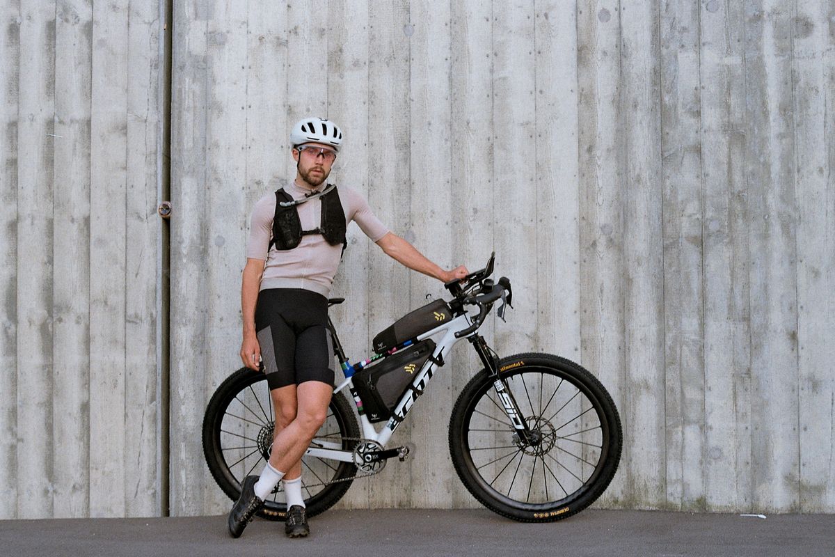 Snakes, spiders and thunderstorms: the Tour Divide record falls ...