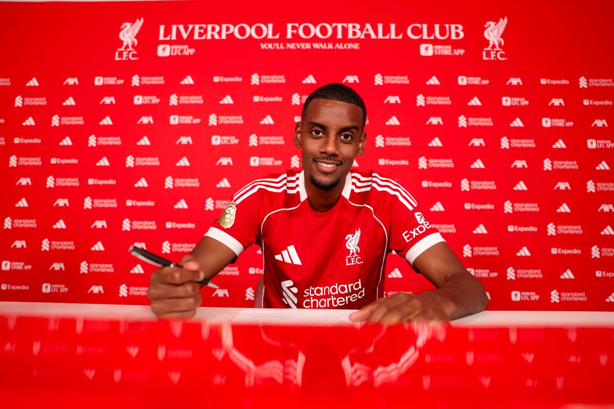 Alexander Isak agent aims one final dig at Newcastle United as war of ...
