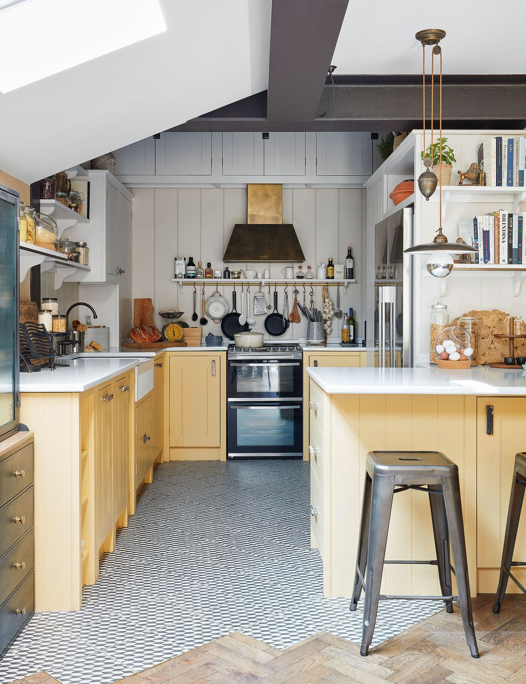 How to declutter a small kitchen: 10 expert-approved tips | Homes and ...