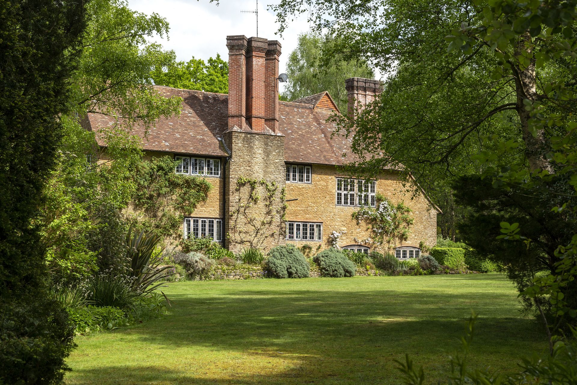 Munstead Wood: The house that Edwin Lutyens built for Gertrude Jekyll ...