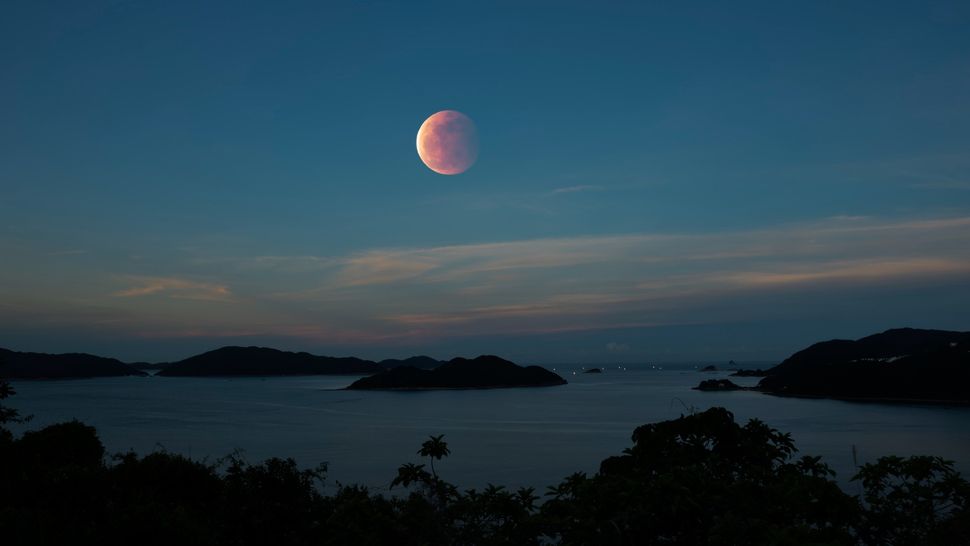 What time is the lunar eclipse on May 5? | Space