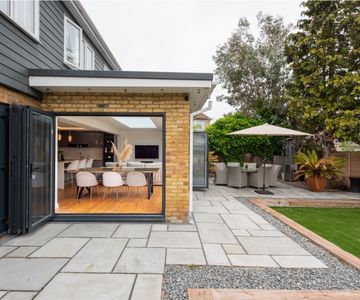 L-shaped patio ideas: 8 ways to transform your paved space | Homes and ...