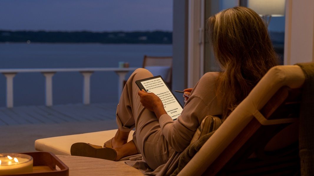 Amazon Kindle Scribe lets you scribble notes while you read your ...