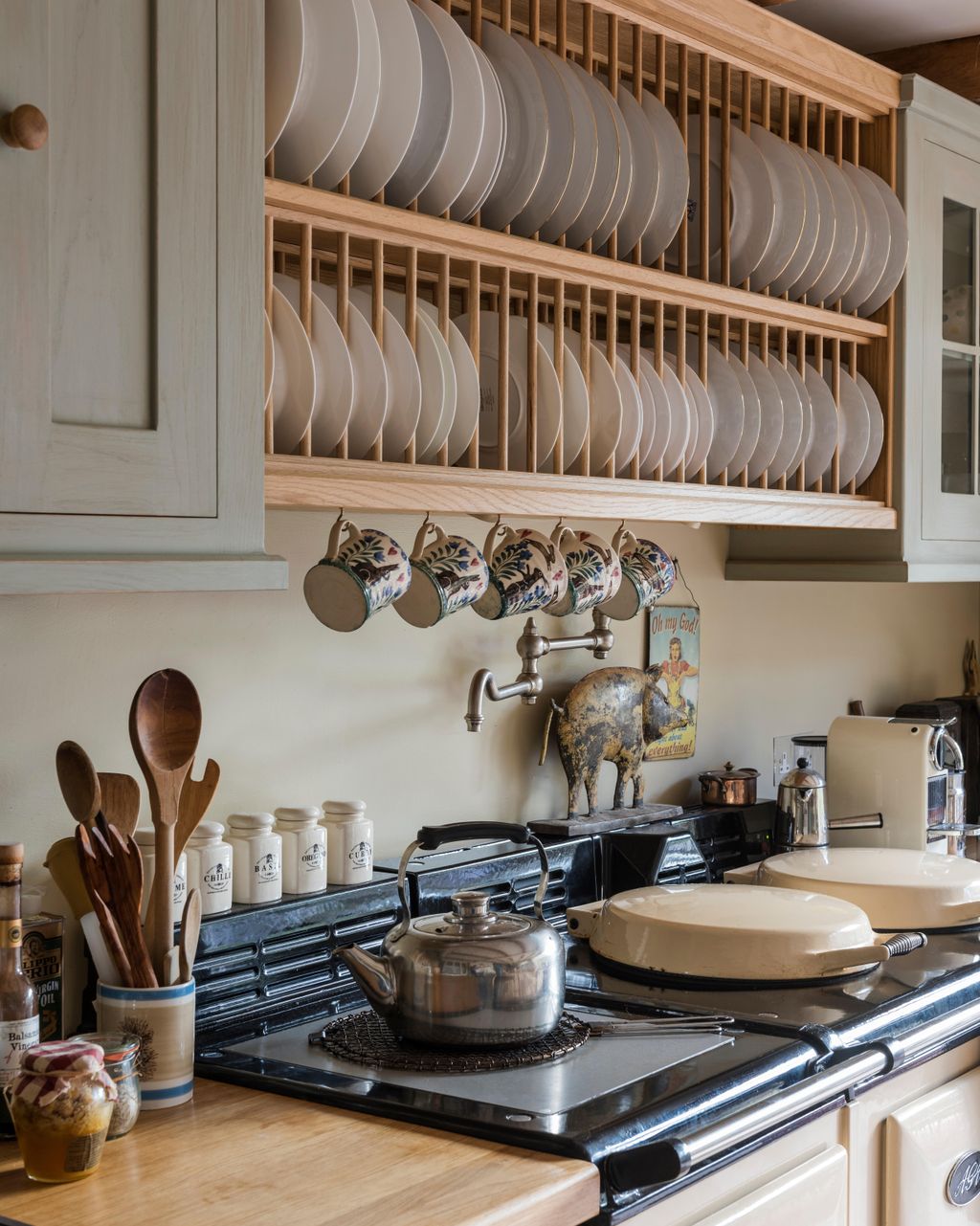 Are Open Plate Racks Replacing Kitchen Cabinets?