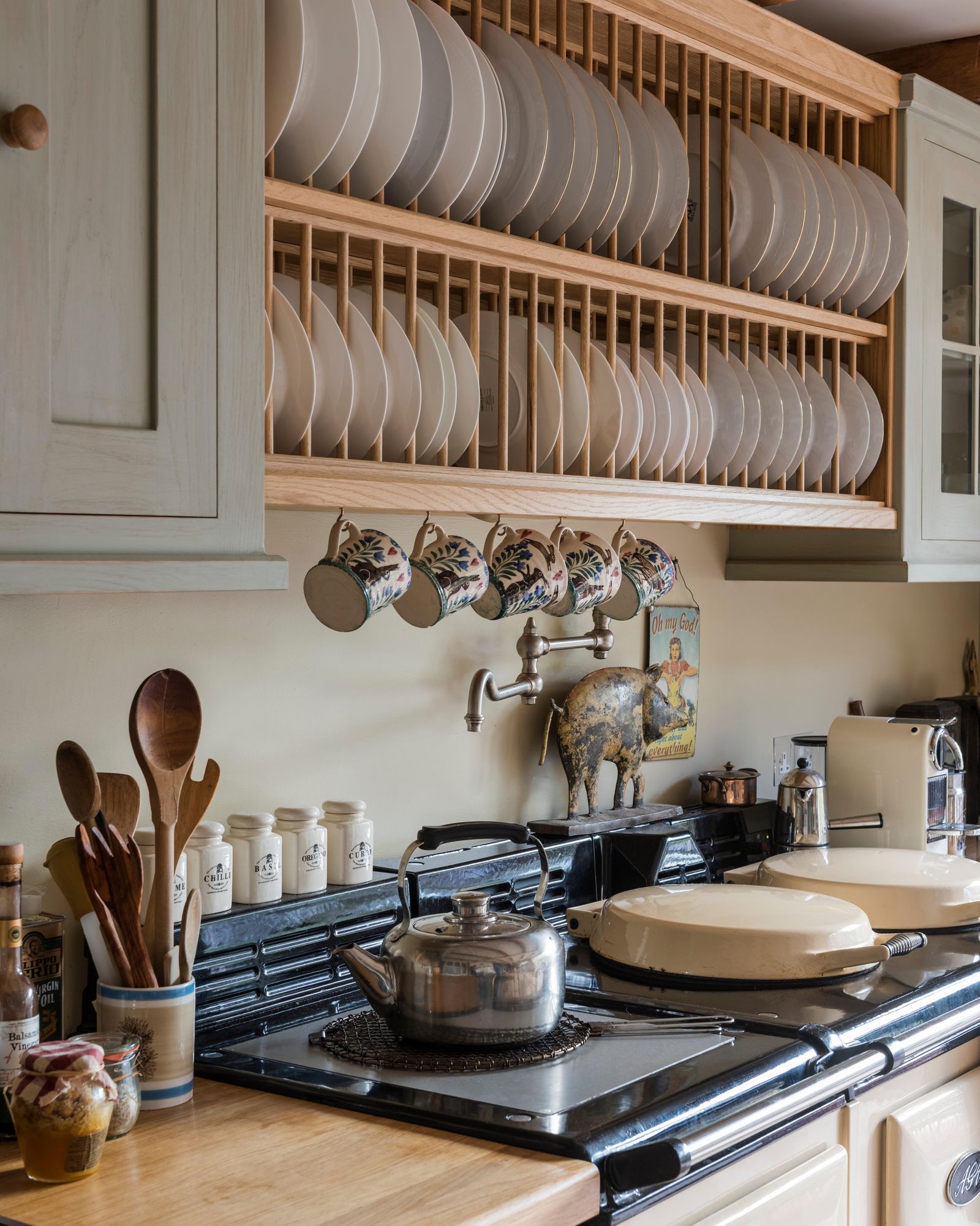 Are Open Plate Racks Replacing Kitchen Cabinets?