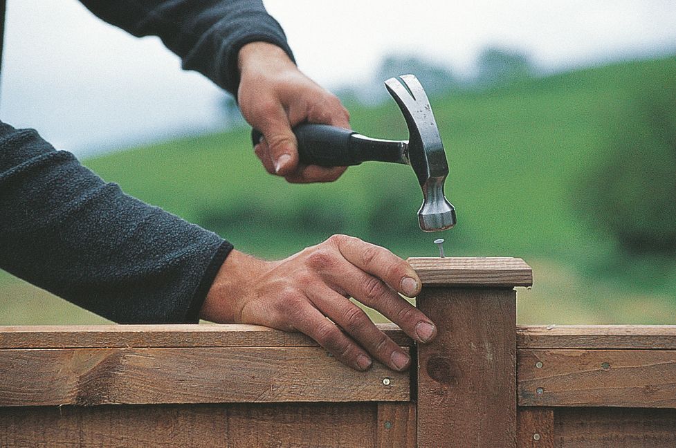 How to install fence panels and replace any that are damaged | Gardeningetc