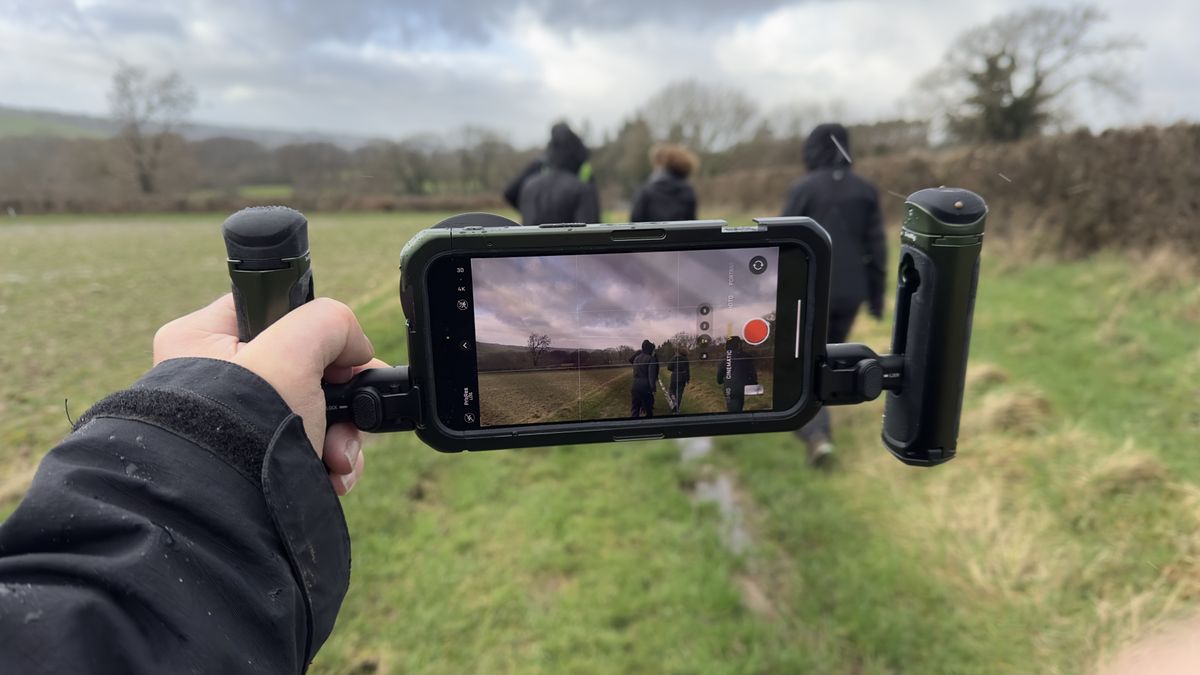 SmallRig x Brandon Li Mobile Video Kit for iPhone 15 Pro Max review ...