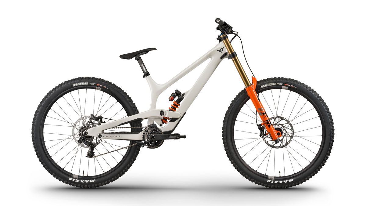 New YT Industries' Tues adds a flip-chip to seamlessly switch between ...