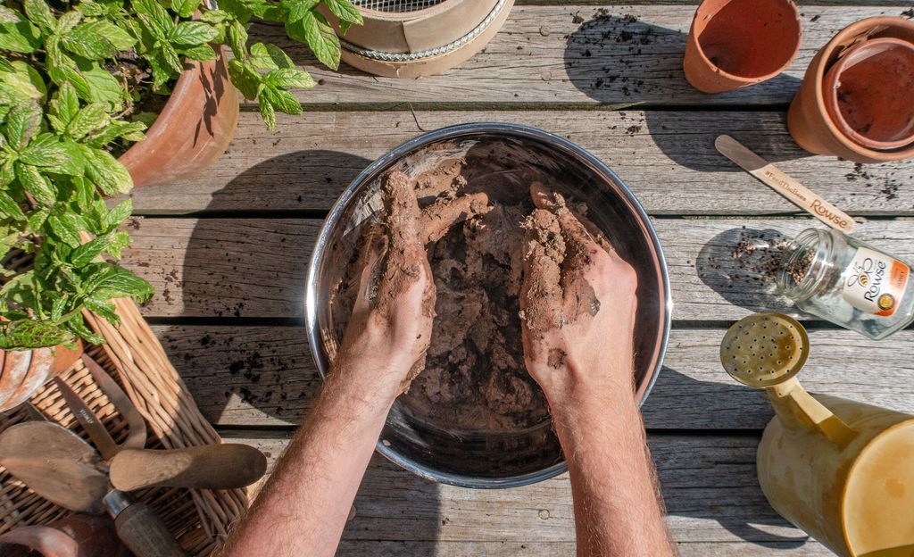 How to make wildflower seed bombs | Homes and Gardens