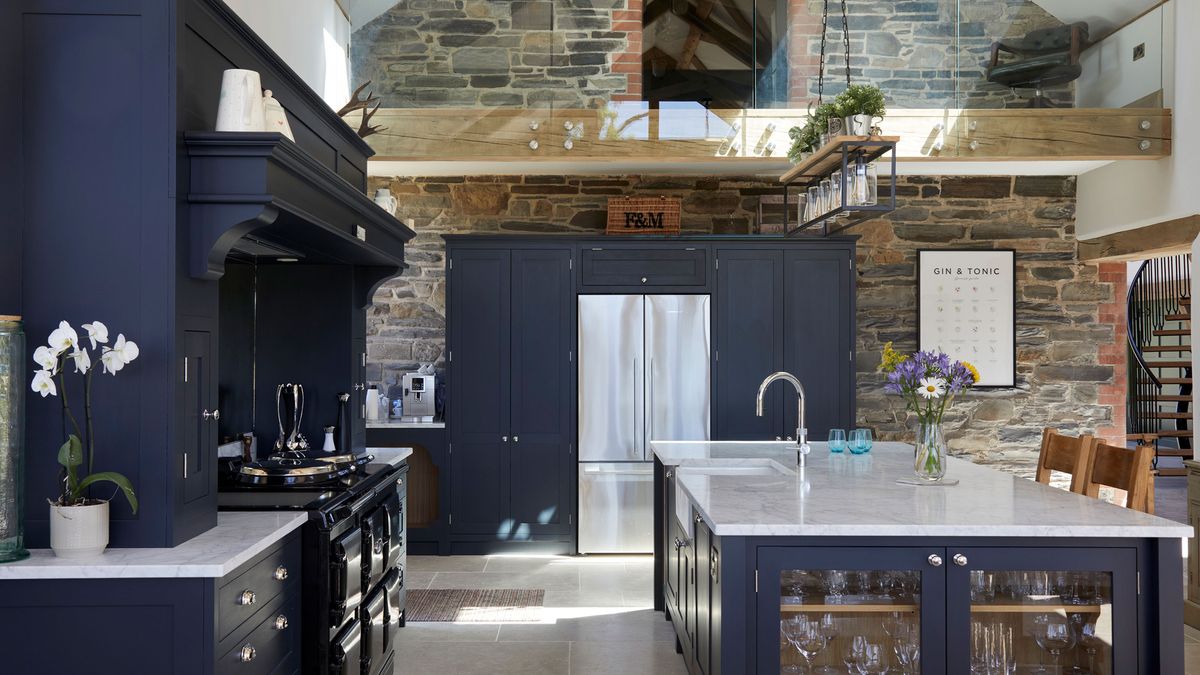 15 farmhouse kitchen ideas for a practical yet beautiful cooking space ...