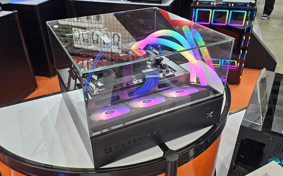 Xigmatek Shows off Glowing White PC Test Bed and Several High-End Cases ...