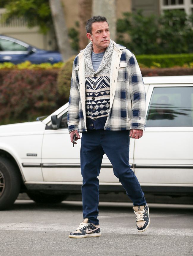 Ben Affleck Looks Great After Totally Shaving His Beard, But The Real ...