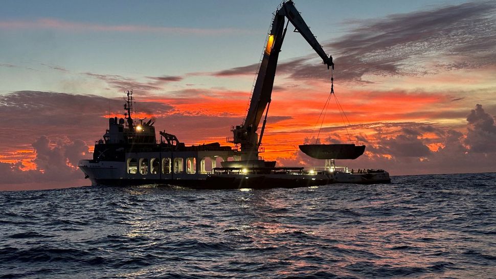 SpaceX fishes payload fairing out the sea at sunrise (photo) | Space