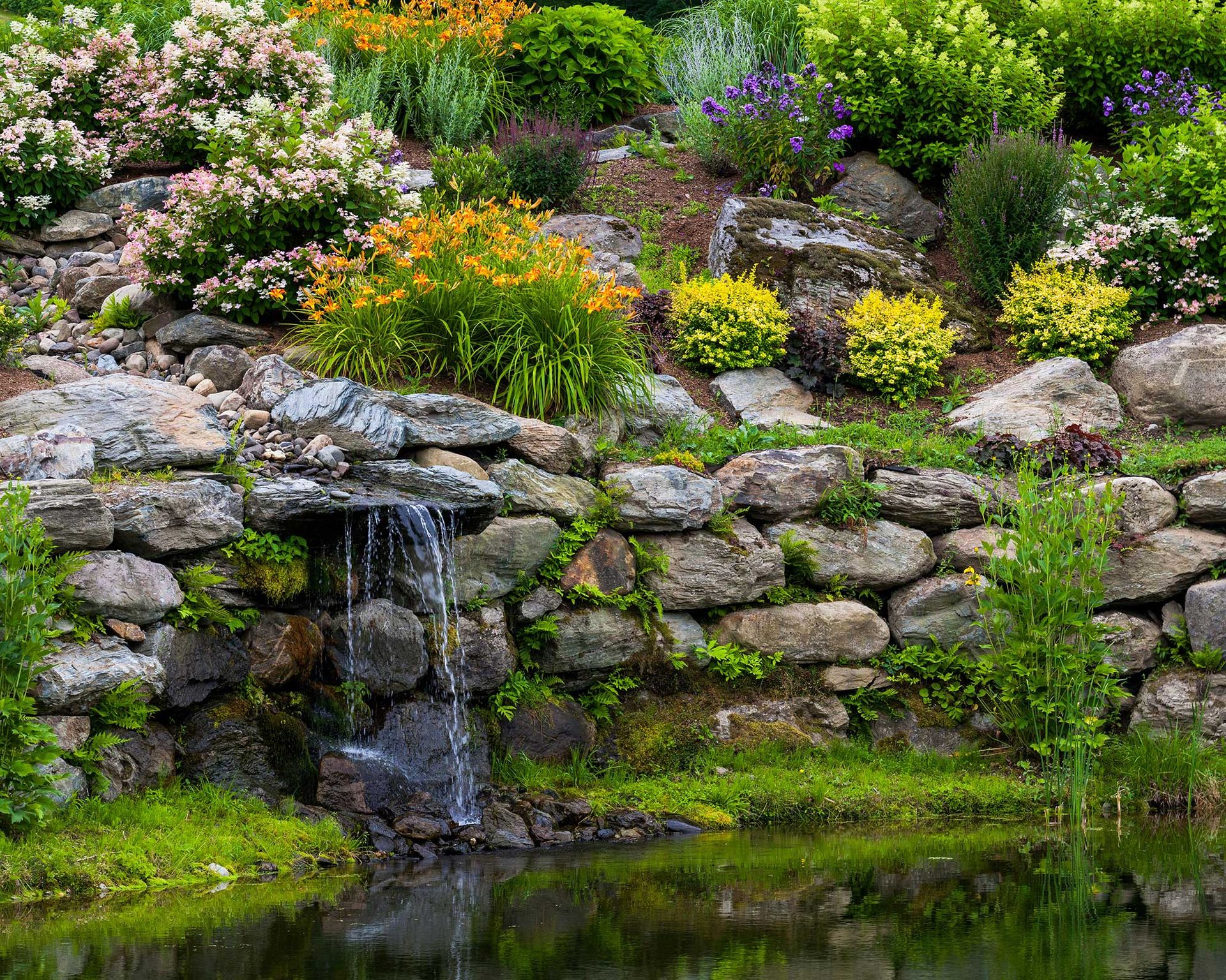 Landscaping ideas with rocks: 11 ways with pebbles, stones and boulders ...