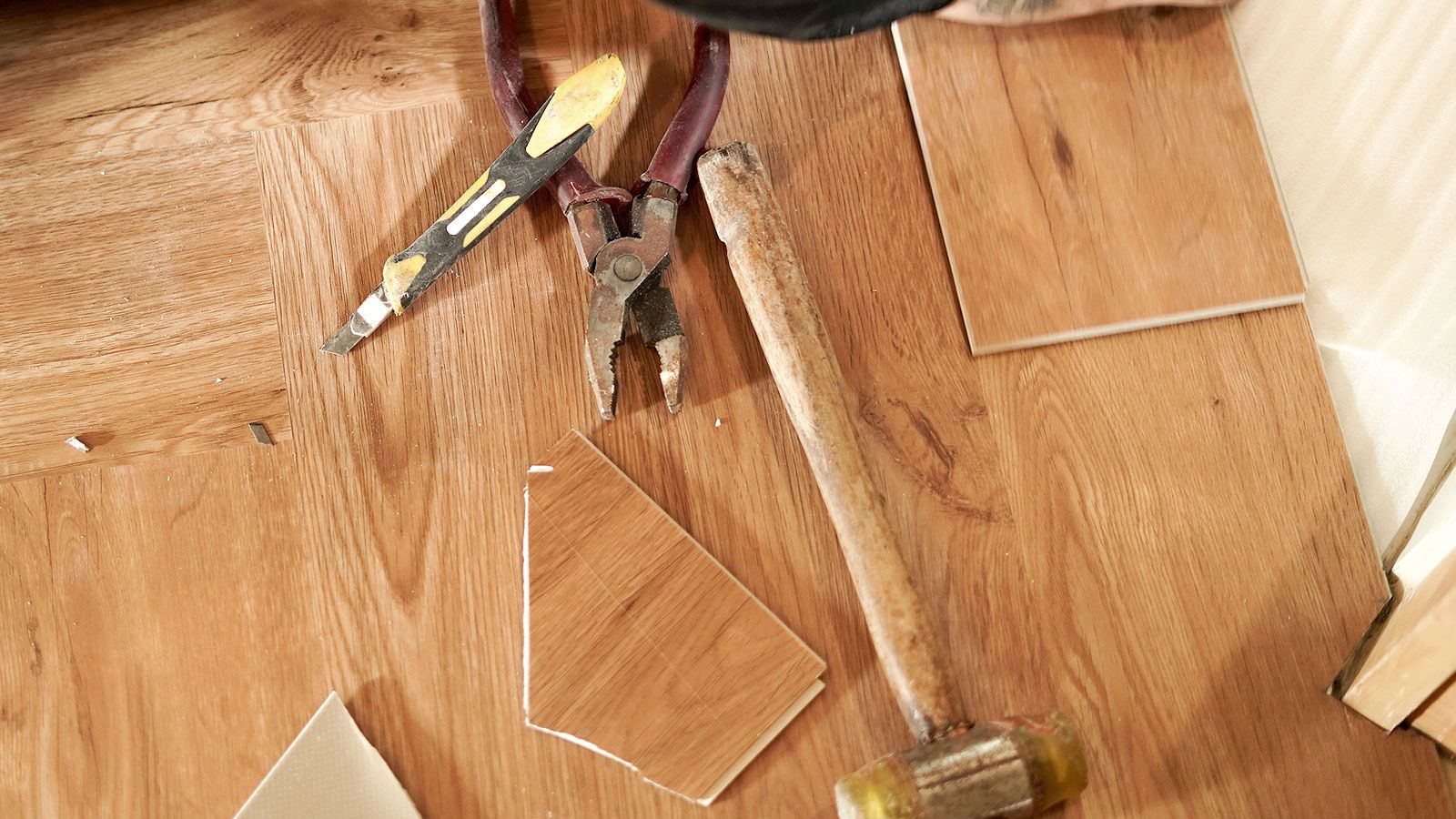 Pro vinyl flooring repairs tips to restore your surfaces | Homebuilding