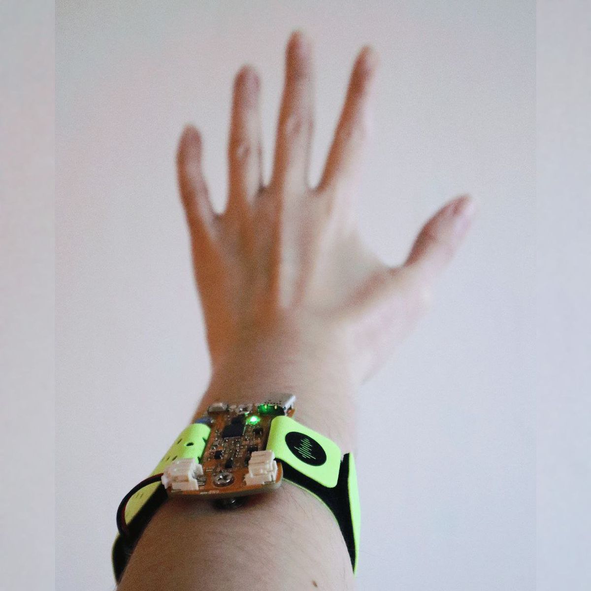 Robotic Arm Controlled With Muscle Movement via EMG Signals | Tom's ...