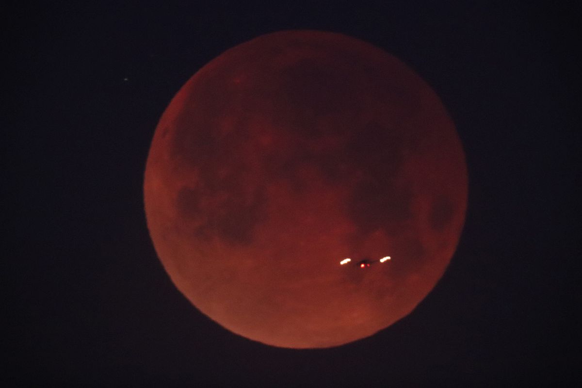 In Photos: The Rare Super Blue Blood Moon Lunar Eclipse of 2018: Page 5 ...