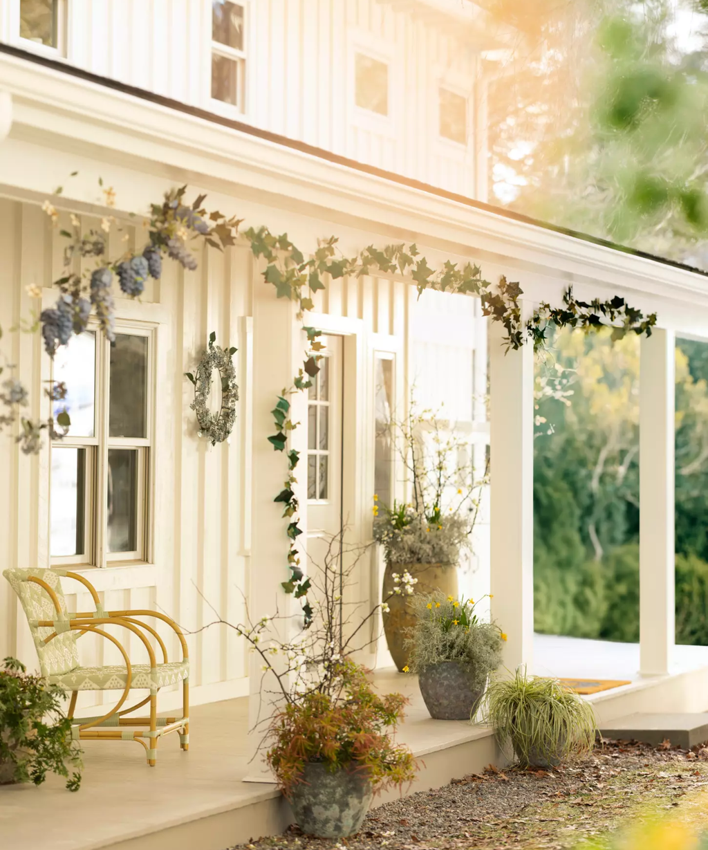20 Garland Styles That Will Make Your Home Sing This Spring | Homes and ...