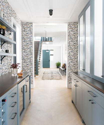 Take a tour of this stylishly laid-back home in the New York suburbs ...