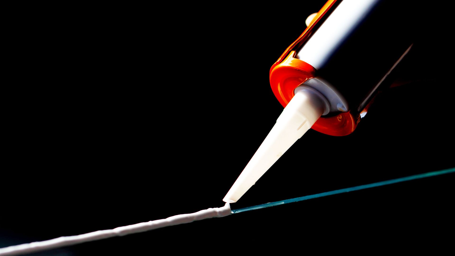 Caulking: 11 tips for a smooth and professional finish | Homebuilding