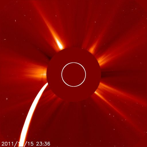 Sun Rips Tail From Comet During Solar Close Encounter | Live Science