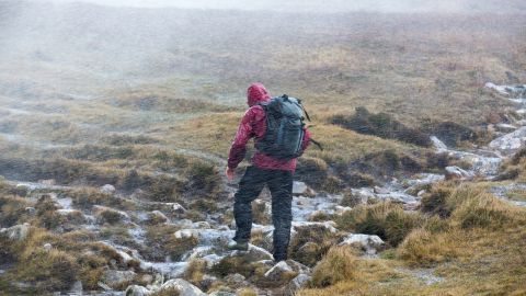 Wind safety for hikers: how windy is too windy to go walking? | Advnture