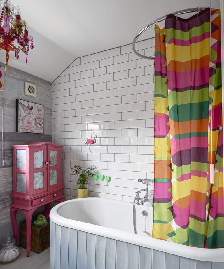 Small bathroom layouts: 19 expert strategies for compact spaces | Real ...