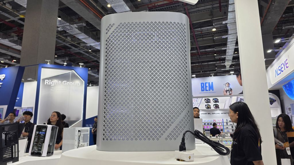 Geometric Future highlights new PC cases, AIOs, and PSUs at Computex 2025 | Tom's Hardware