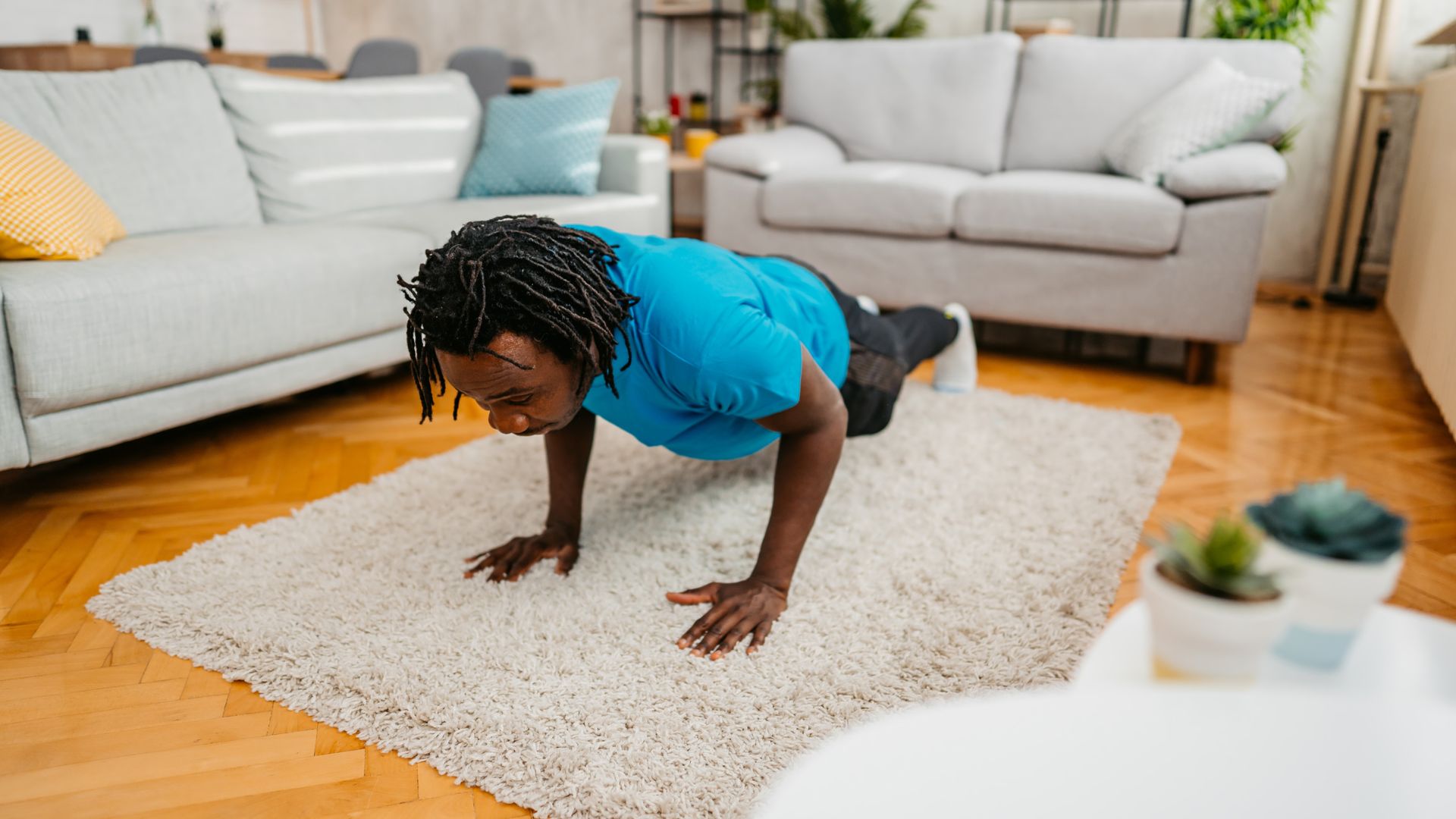 What is the mind-muscle connection and can it build muscle? | Fit&Well