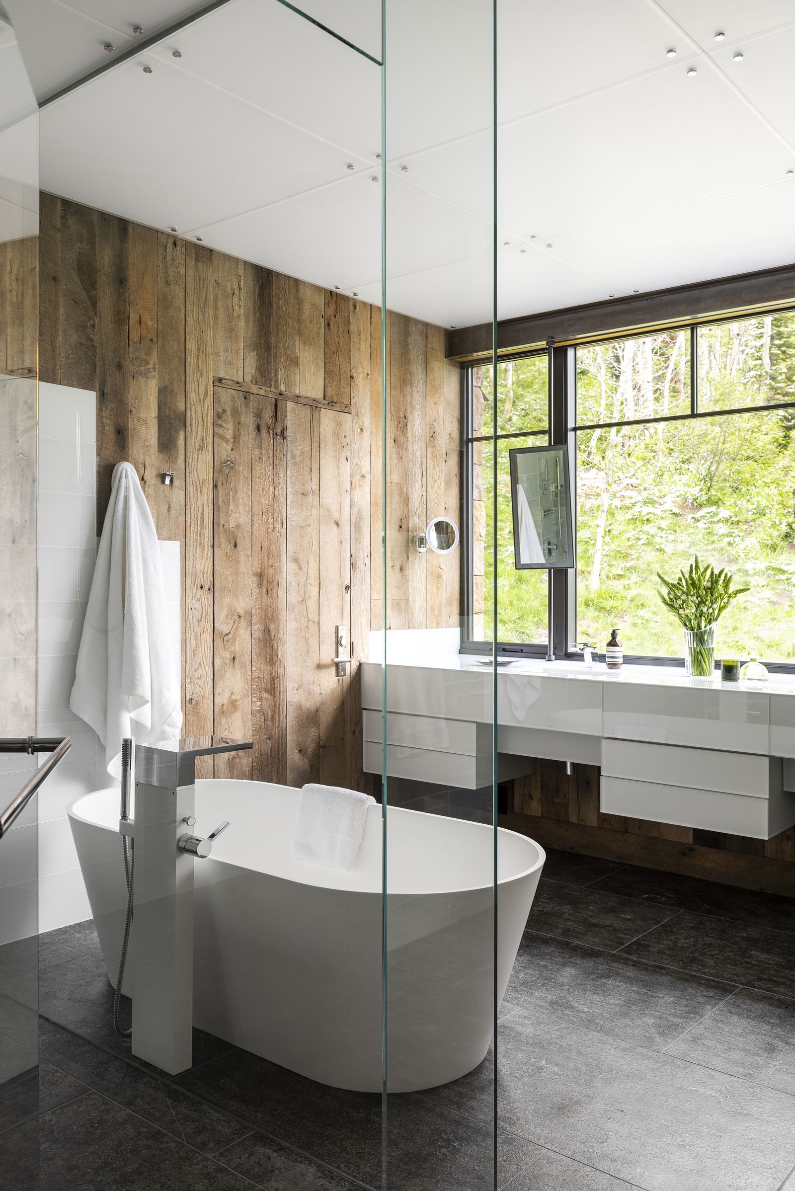 7 Shower Trends Setting the Tone for Creative Bathrooms | Livingetc