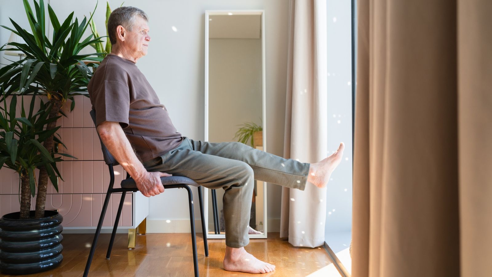 A physical therapist says these are the two simple stretches people who ...
