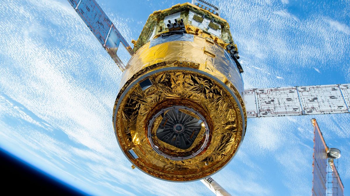 Japan's 1st HTV-X cargo craft leaves the International Space Station ...
