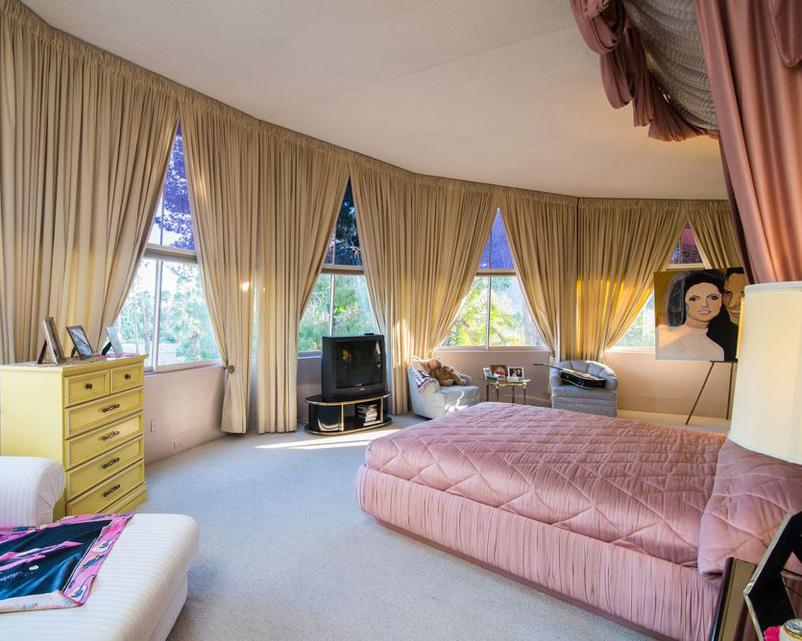 Step inside Elvis Presley's Palm Springs honeymoon home - a truly ...