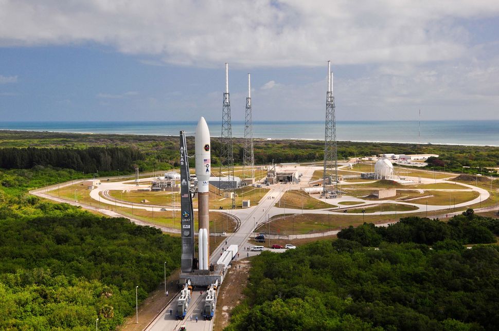 Gallery: USAF Launches New AEHF 2 Satellite | Space