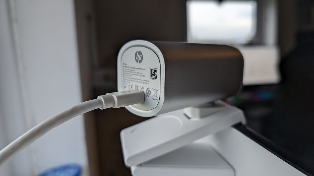 HP 960 4K Streaming Webcam review: Software messes with a perfectly ...